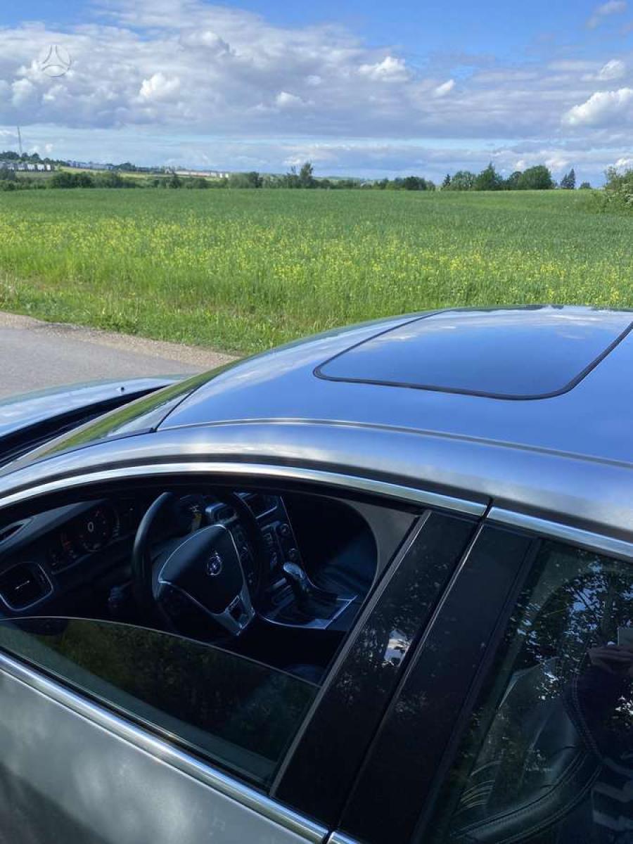 Pelēks Volvo V60 2013 Viļņa, ar dzinēja tilpumu 2.40 L un nobraukumu 256 tūkst. km par 5900 €, foto 7 vietnē AUTOMOTO.COM.LV