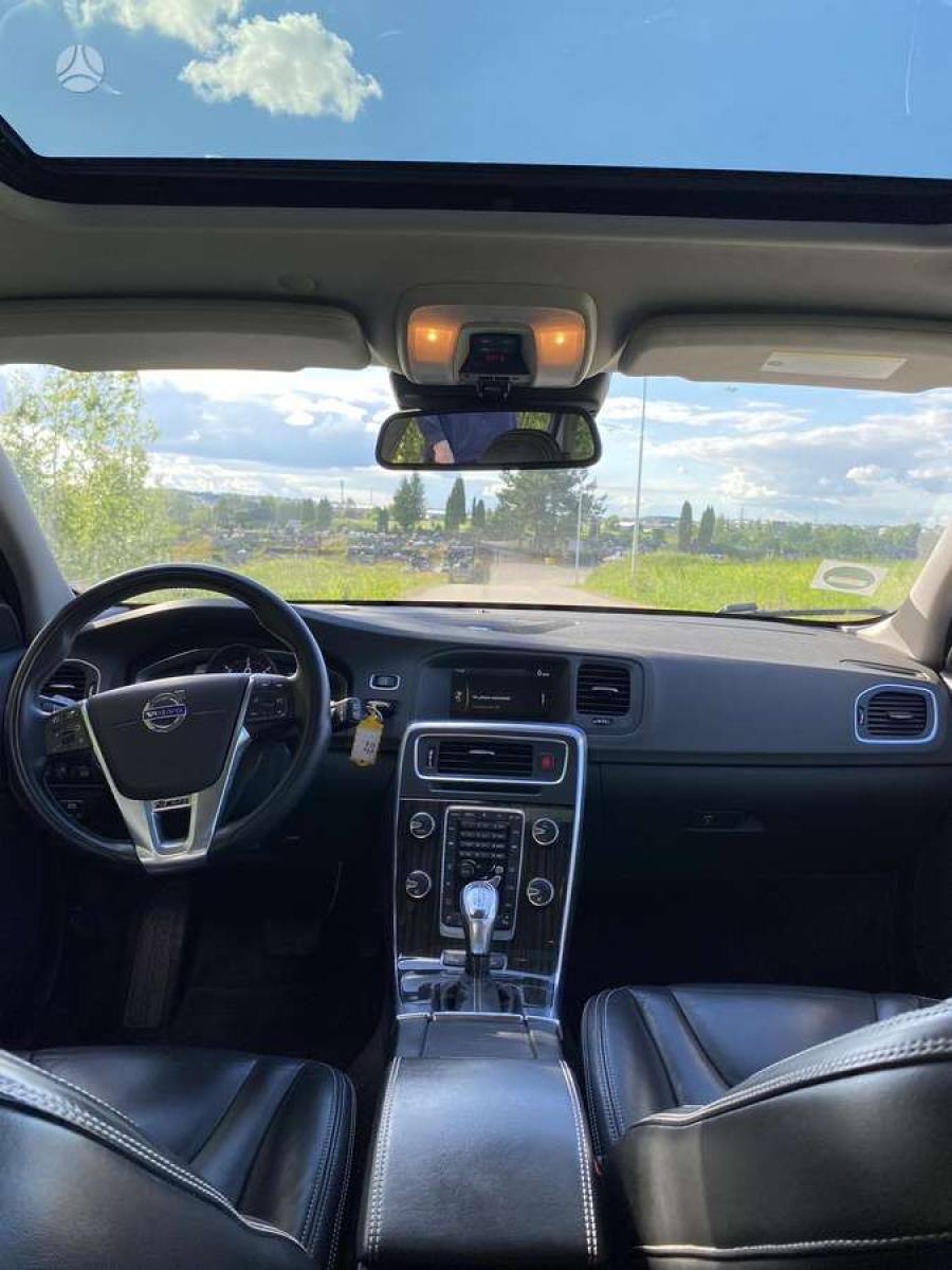 Pelēks Volvo V60 2013 Viļņa, ar dzinēja tilpumu 2.40 L un nobraukumu 256 tūkst. km par 5900 €, foto 11 vietnē AUTOMOTO.COM.LV