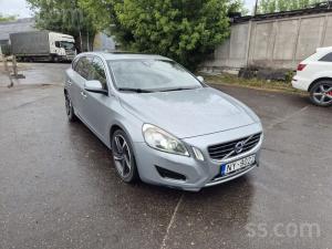 Grey Volvo V60 2013 in Riga, with an engine capacity of 2.40 L and mileage of 263 thousand km for 7990 €, photo 3 on AUTOMOTO.COM.LV
