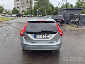 Grey Volvo V60 2013 in Riga, with an engine capacity of 2.40 L and mileage of 263 thousand km for 7990 €, photo 8 on AUTOMOTO.COM.LV