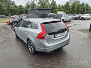 Grey Volvo V60 2013 in Riga, with an engine capacity of 2.40 L and mileage of 263 thousand km for 7990 €, photo 9 on AUTOMOTO.COM.LV