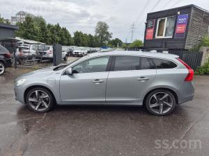 Grey Volvo V60 2013 in Riga, with an engine capacity of 2.40 L and mileage of 263 thousand km for 7990 €, photo 10 on AUTOMOTO.COM.LV