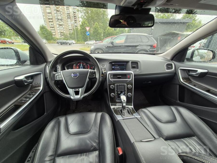 Grey Volvo V60 2013 in Riga, with an engine capacity of 2.40 L and mileage of 263 thousand km for 7990 €, photo 11 on AUTOMOTO.COM.LV