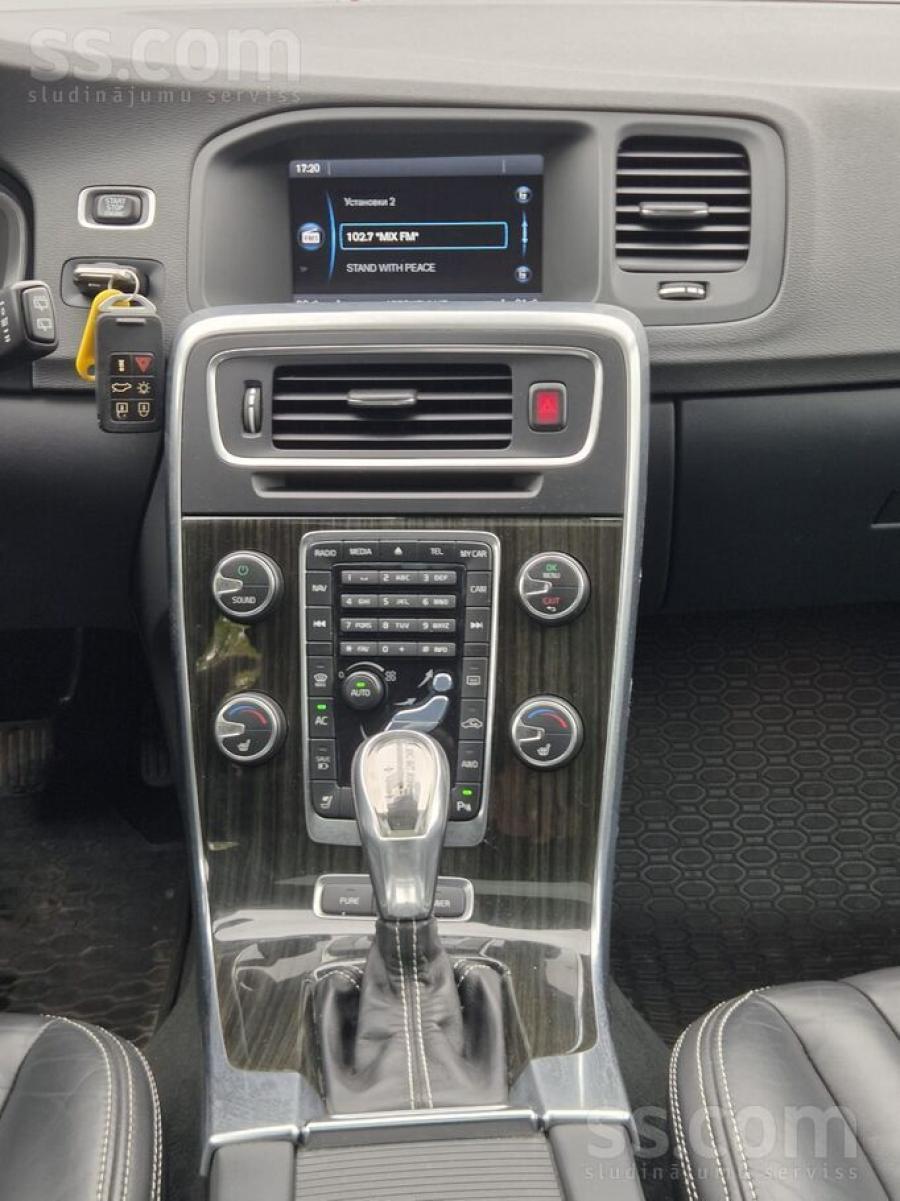 Grey Volvo V60 2013 in Riga, with an engine capacity of 2.40 L and mileage of 263 thousand km for 7990 €, photo 12 on AUTOMOTO.COM.LV