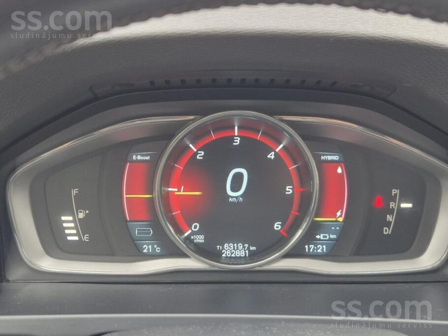 Grey Volvo V60 2013 in Riga, with an engine capacity of 2.40 L and mileage of 263 thousand km for 7990 €, photo 16 on AUTOMOTO.COM.LV