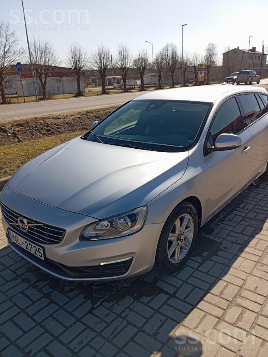 Pelēks Volvo V60 2013 Tukums, ar dzinēja tilpumu 1.60 L un nobraukumu 265 tūkst. km par 6350 €, foto 4 vietnē AUTOMOTO.COM.LV