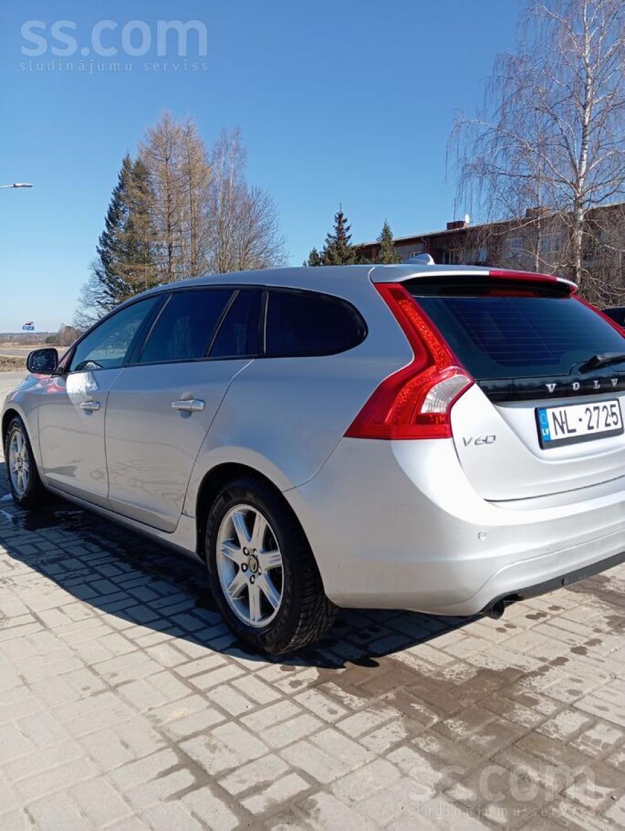 Pelēks Volvo V60 2013 Tukums, ar dzinēja tilpumu 1.60 L un nobraukumu 265 tūkst. km par 6350 €, foto 6 vietnē AUTOMOTO.COM.LV
