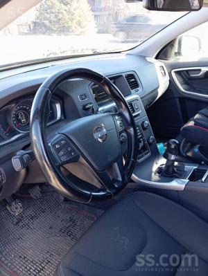 Pelēks Volvo V60 2013 Tukums, ar dzinēja tilpumu 1.60 L un nobraukumu 265 tūkst. km par 6350 €, foto 8 vietnē AUTOMOTO.COM.LV