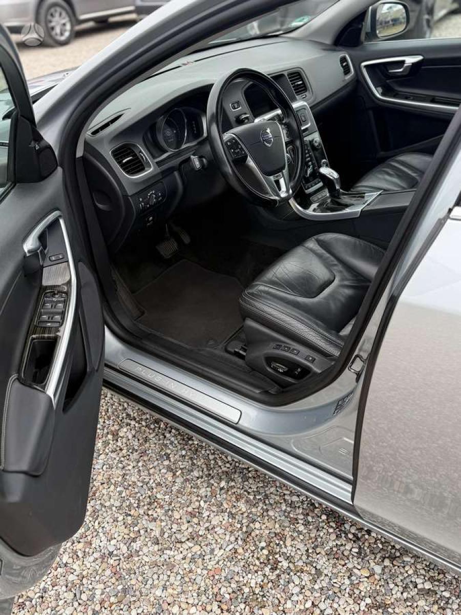 Pelēks Volvo V60 2013 Kauņa, ar dzinēja tilpumu 2.40 L un nobraukumu 289 tūkst. km par 5900 €, foto 6 vietnē AUTOMOTO.COM.LV