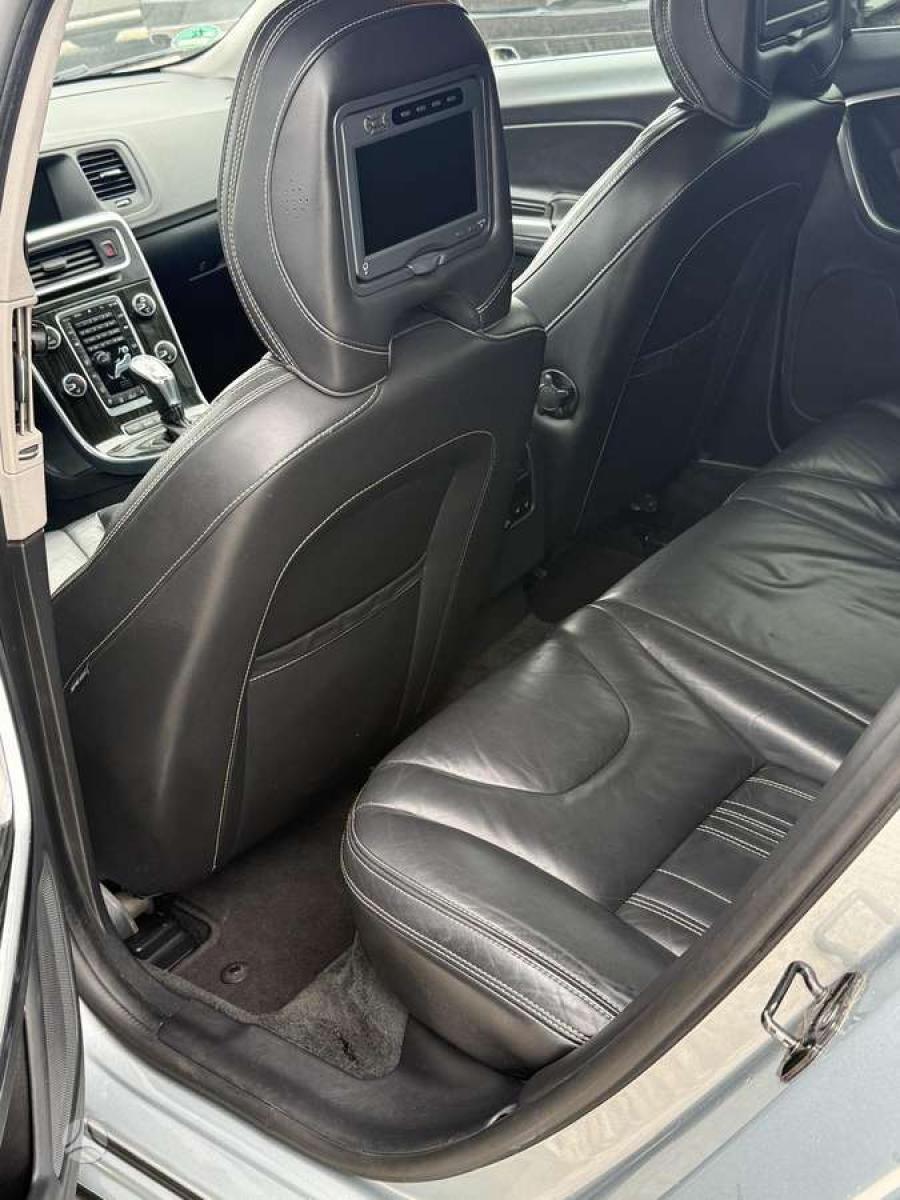 Pelēks Volvo V60 2013 Kauņa, ar dzinēja tilpumu 2.40 L un nobraukumu 289 tūkst. km par 5900 €, foto 7 vietnē AUTOMOTO.COM.LV
