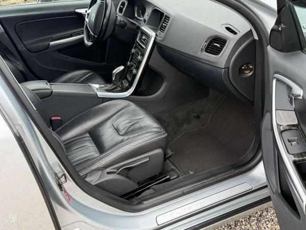 Grey Volvo V60 2013 in Kaunas, with an engine capacity of 2.40 L and mileage of 289 thousand km for 5900 €, photo 7 on AUTOMOTO.COM.LV
