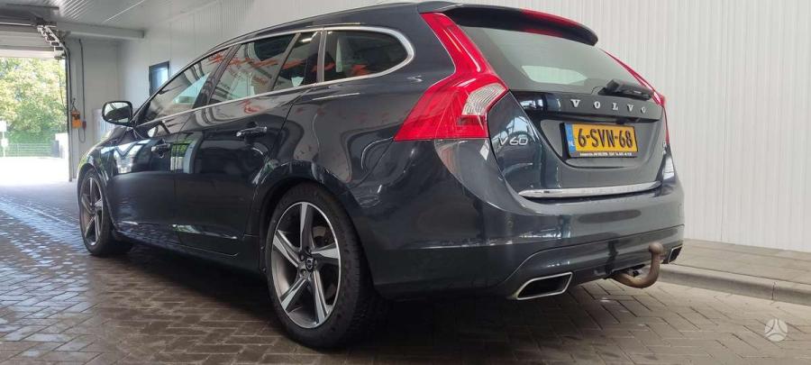 Grey Volvo V60 2013 in Kaunas, with an engine capacity of 2.40 L and mileage of 295 thousand km for 6200 €, photo 3 on AUTOMOTO.COM.LV