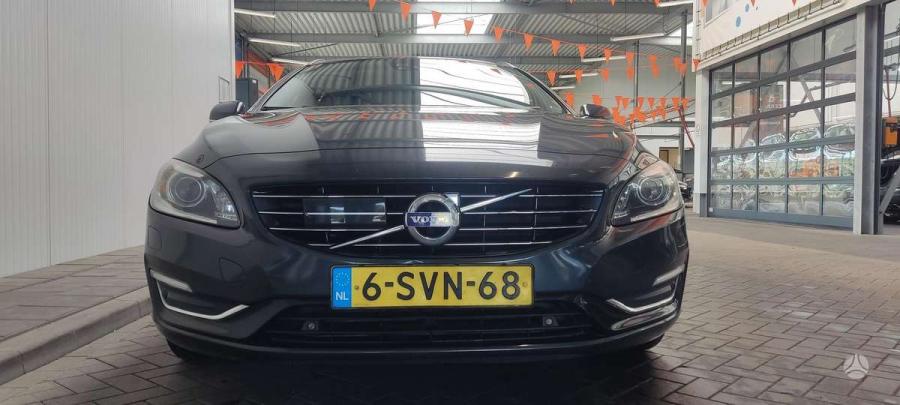Grey Volvo V60 2013 in Kaunas, with an engine capacity of 2.40 L and mileage of 295 thousand km for 6200 €, photo 6 on AUTOMOTO.COM.LV