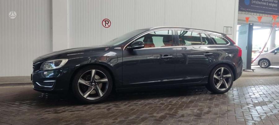 Grey Volvo V60 2013 in Kaunas, with an engine capacity of 2.40 L and mileage of 295 thousand km for 6200 €, photo 7 on AUTOMOTO.COM.LV