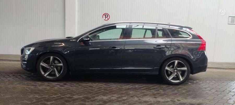 Grey Volvo V60 2013 in Kaunas, with an engine capacity of 2.40 L and mileage of 295 thousand km for 6200 €, photo 9 on AUTOMOTO.COM.LV