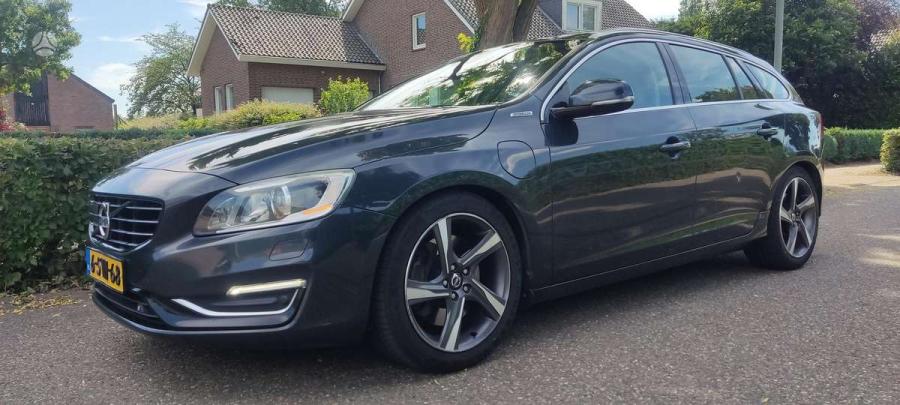 Grey Volvo V60 2013 in Kaunas, with an engine capacity of 2.40 L and mileage of 295 thousand km for 6200 €, photo 12 on AUTOMOTO.COM.LV