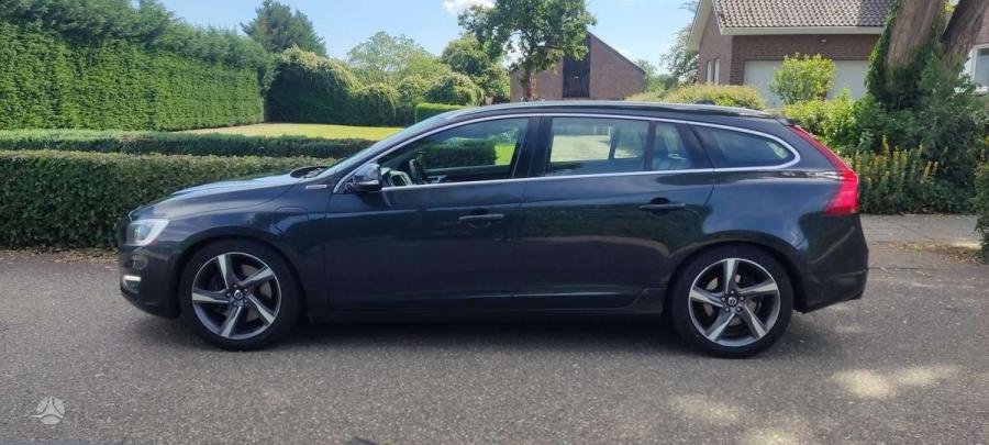 Grey Volvo V60 2013 in Kaunas, with an engine capacity of 2.40 L and mileage of 295 thousand km for 6200 €, photo 15 on AUTOMOTO.COM.LV