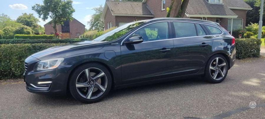 Grey Volvo V60 2013 in Kaunas, with an engine capacity of 2.40 L and mileage of 295 thousand km for 6200 €, photo 16 on AUTOMOTO.COM.LV
