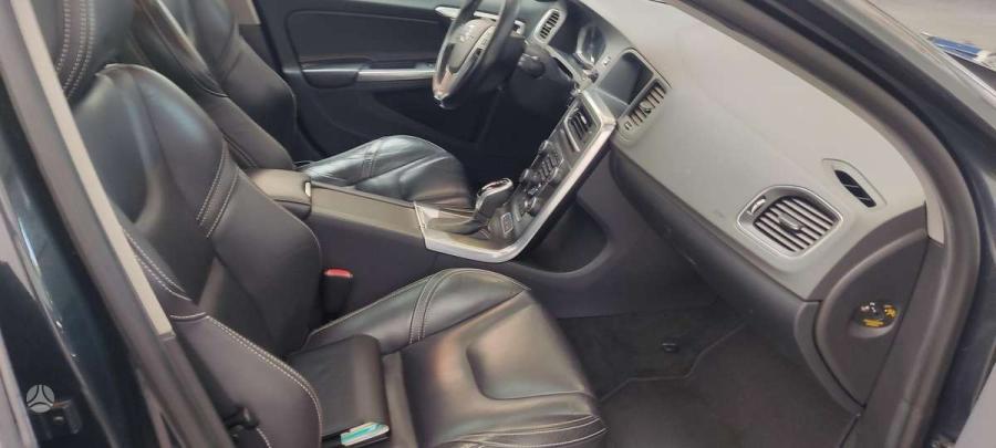 Grey Volvo V60 2013 in Kaunas, with an engine capacity of 2.40 L and mileage of 295 thousand km for 6200 €, photo 17 on AUTOMOTO.COM.LV