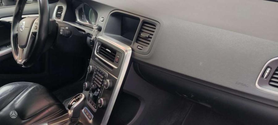 Grey Volvo V60 2013 in Kaunas, with an engine capacity of 2.40 L and mileage of 295 thousand km for 6200 €, photo 18 on AUTOMOTO.COM.LV