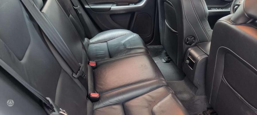 Grey Volvo V60 2013 in Kaunas, with an engine capacity of 2.40 L and mileage of 295 thousand km for 6200 €, photo 24 on AUTOMOTO.COM.LV
