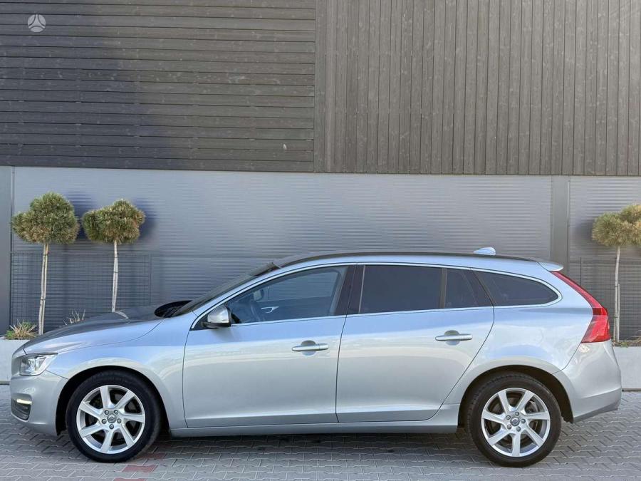 Pelēks Volvo V60 2013 Šauļi, ar dzinēja tilpumu 2.40 L un nobraukumu 283 tūkst. km par 8950 €, foto 6 vietnē AUTOMOTO.COM.LV