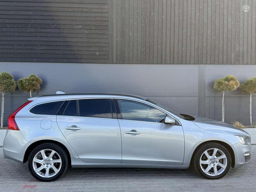 Pelēks Volvo V60 2013 Šauļi, ar dzinēja tilpumu 2.40 L un nobraukumu 283 tūkst. km par 8950 €, foto 7 vietnē AUTOMOTO.COM.LV