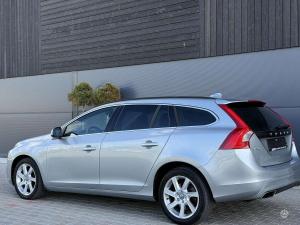 Pelēks Volvo V60 2013 Šauļi, ar dzinēja tilpumu 2.40 L un nobraukumu 283 tūkst. km par 8950 €, foto 8 vietnē AUTOMOTO.COM.LV