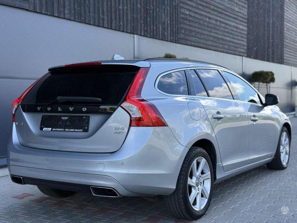 Pelēks Volvo V60 2013 Šauļi, ar dzinēja tilpumu 2.40 L un nobraukumu 283 tūkst. km par 8950 €, foto 10 vietnē AUTOMOTO.COM.LV