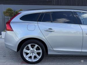 Pelēks Volvo V60 2013 Šauļi, ar dzinēja tilpumu 2.40 L un nobraukumu 283 tūkst. km par 8950 €, foto 16 vietnē AUTOMOTO.COM.LV