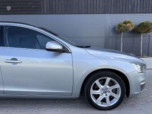 Pelēks Volvo V60 2013 Šauļi, ar dzinēja tilpumu 2.40 L un nobraukumu 283 tūkst. km par 8950 €, foto 17 vietnē AUTOMOTO.COM.LV