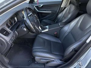 Pelēks Volvo V60 2013 Šauļi, ar dzinēja tilpumu 2.40 L un nobraukumu 283 tūkst. km par 8950 €, foto 18 vietnē AUTOMOTO.COM.LV