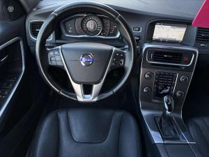 Pelēks Volvo V60 2013 Šauļi, ar dzinēja tilpumu 2.40 L un nobraukumu 283 tūkst. km par 8950 €, foto 21 vietnē AUTOMOTO.COM.LV