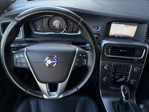 Pelēks Volvo V60 2013 Šauļi, ar dzinēja tilpumu 2.40 L un nobraukumu 283 tūkst. km par 8950 €, foto 22 vietnē AUTOMOTO.COM.LV