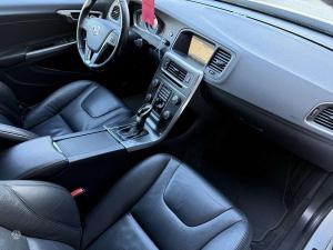 Pelēks Volvo V60 2013 Šauļi, ar dzinēja tilpumu 2.40 L un nobraukumu 283 tūkst. km par 8950 €, foto 24 vietnē AUTOMOTO.COM.LV