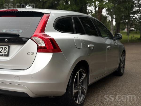 Pelēks Volvo V60 2013 Daugavpils, ar dzinēja tilpumu 2.00 L un nobraukumu 232 tūkst. km par 6490 €, foto 8 vietnē AUTOMOTO.COM.LV