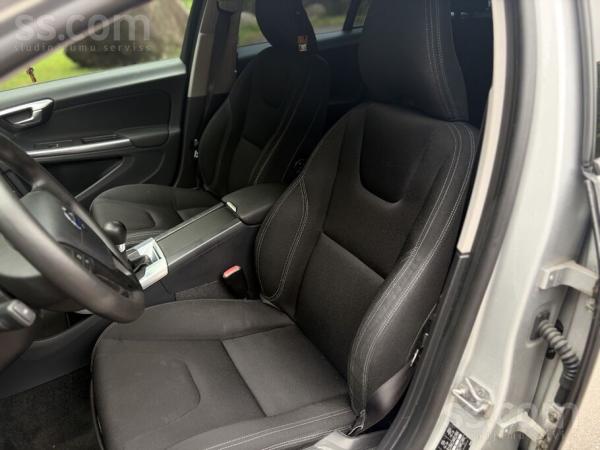 Pelēks Volvo V60 2013 Daugavpils, ar dzinēja tilpumu 2.00 L un nobraukumu 232 tūkst. km par 6490 €, foto 9 vietnē AUTOMOTO.COM.LV
