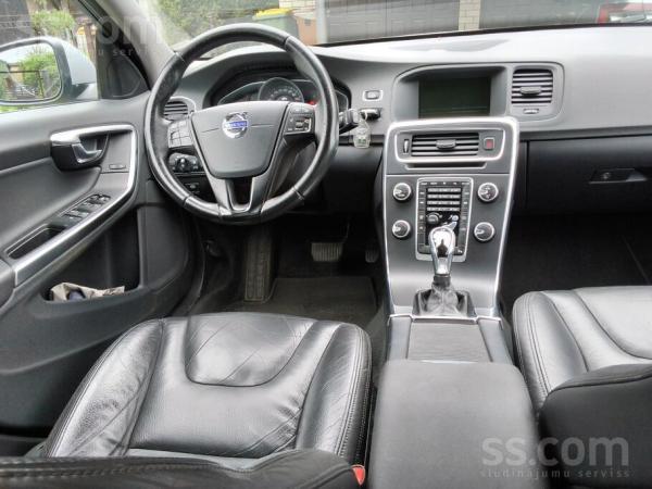 Grey Volvo V60 2013 in Valmiera, with an engine capacity of 2.00 L and mileage of 218 thousand km for 6300 €, photo 3 on AUTOMOTO.COM.LV