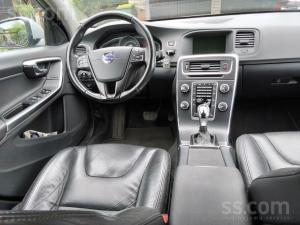 Grey Volvo V60 2013 in Valmiera, with an engine capacity of 2.00 L and mileage of 218 thousand km for 6300 €, photo 4 on AUTOMOTO.COM.LV