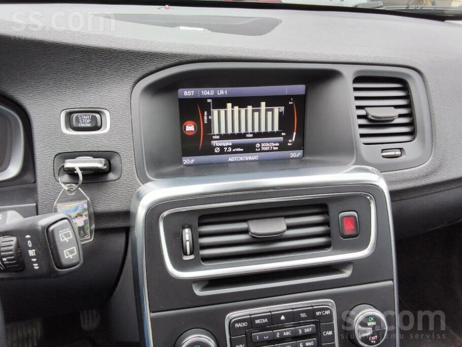 Grey Volvo V60 2013 in Valmiera, with an engine capacity of 2.00 L and mileage of 218 thousand km for 6300 €, photo 7 on AUTOMOTO.COM.LV