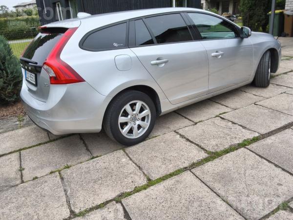 Grey Volvo V60 2013 in Valmiera, with an engine capacity of 2.00 L and mileage of 218 thousand km for 6300 €, photo 7 on AUTOMOTO.COM.LV