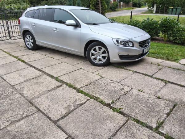 Grey Volvo V60 2013 in Valmiera, with an engine capacity of 2.00 L and mileage of 218 thousand km for 6300 €, photo 8 on AUTOMOTO.COM.LV
