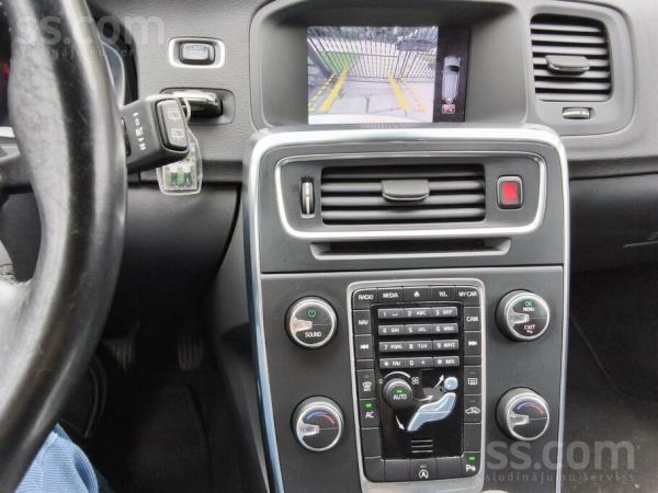 Grey Volvo V60 2013 in Valmiera, with an engine capacity of 2.00 L and mileage of 218 thousand km for 6300 €, photo 10 on AUTOMOTO.COM.LV