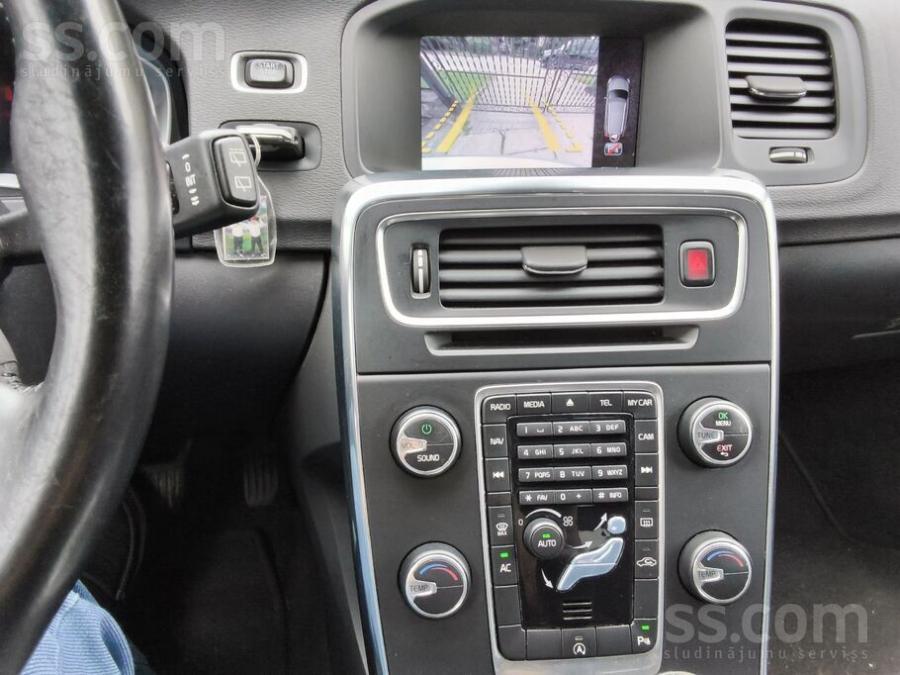 Grey Volvo V60 2013 in Valmiera, with an engine capacity of 2.00 L and mileage of 218 thousand km for 6300 €, photo 11 on AUTOMOTO.COM.LV