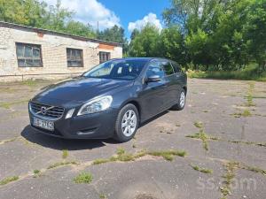 Grey Volvo V60 2013 in Daugavpils, with an engine capacity of 1.60 L and mileage of 269 thousand km for 5850 €, photo  on AUTOMOTO.COM.LV