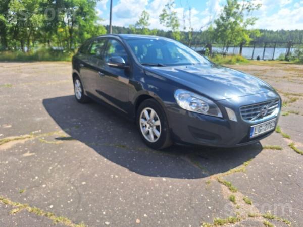 Grey Volvo V60 2013 in Daugavpils, with an engine capacity of 1.60 L and mileage of 269 thousand km for 5850 €, photo 3 on AUTOMOTO.COM.LV