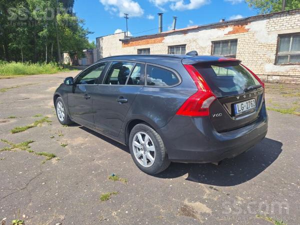 Grey Volvo V60 2013 in Daugavpils, with an engine capacity of 1.60 L and mileage of 269 thousand km for 5850 €, photo 7 on AUTOMOTO.COM.LV