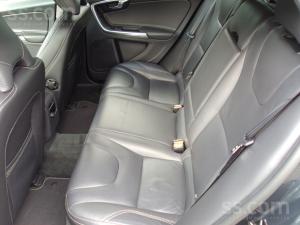 Grey Volvo V60 2013 in Riga, with an engine capacity of 2.40 L and mileage of 219 thousand km for 9400 €, photo 6 on AUTOMOTO.COM.LV