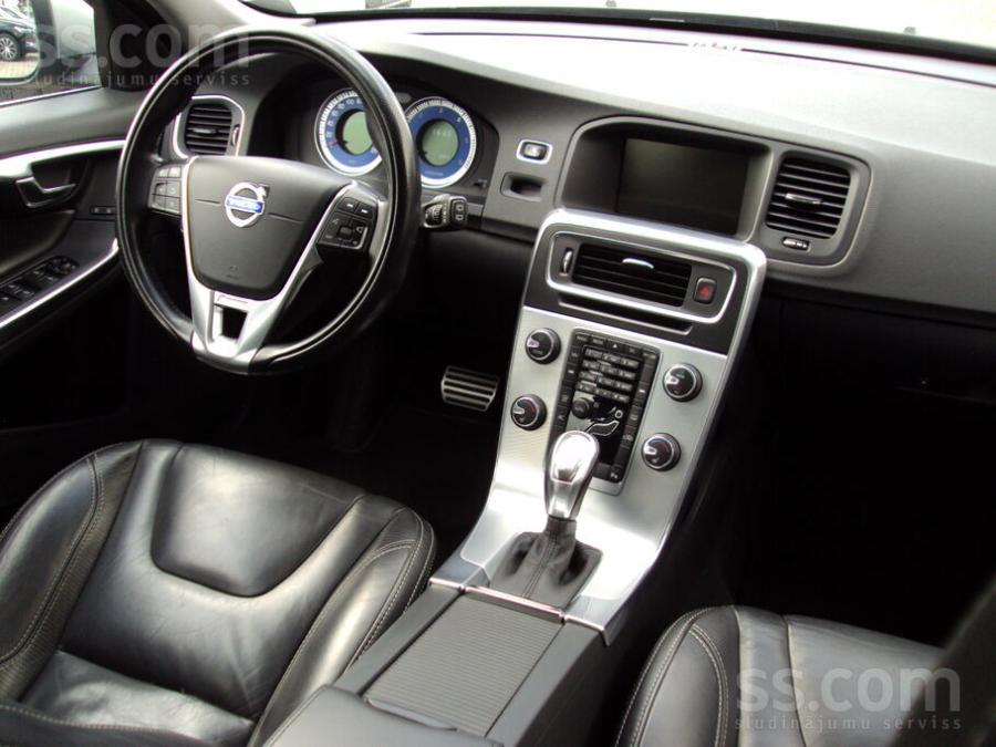 Grey Volvo V60 2013 in Riga, with an engine capacity of 2.40 L and mileage of 219 thousand km for 9400 €, photo 7 on AUTOMOTO.COM.LV