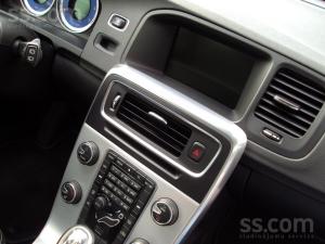 Grey Volvo V60 2013 in Riga, with an engine capacity of 2.40 L and mileage of 219 thousand km for 9400 €, photo 9 on AUTOMOTO.COM.LV